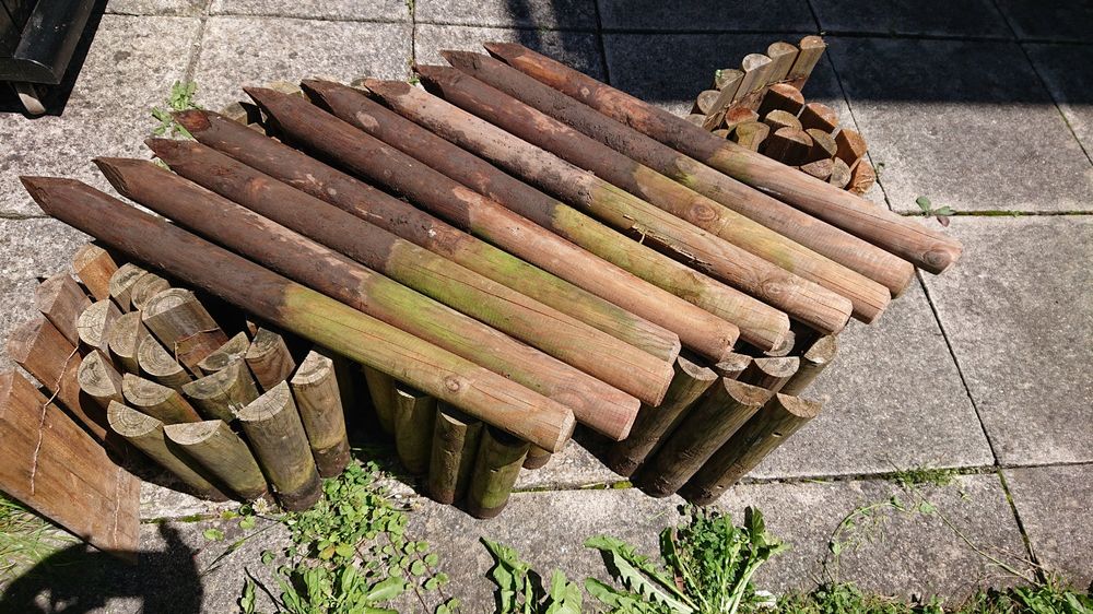 ROLLBORDER Rundholz Gehege 180/30/6 cm mit Pfosten 70/5 cm (Gebraucht ...