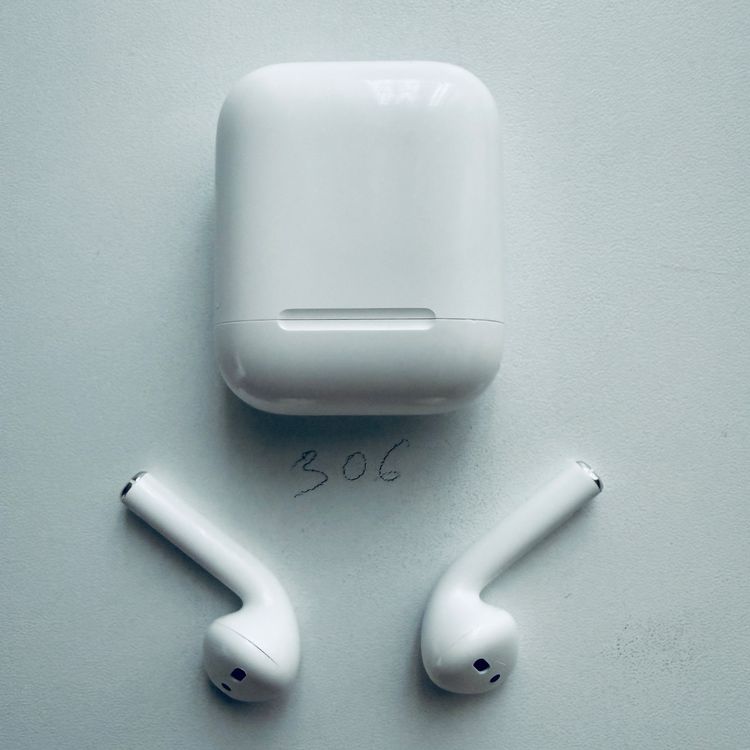 Original Apple AirPods 2 Gen. Wireless Kopfhörer & Case (Gebraucht) in ...