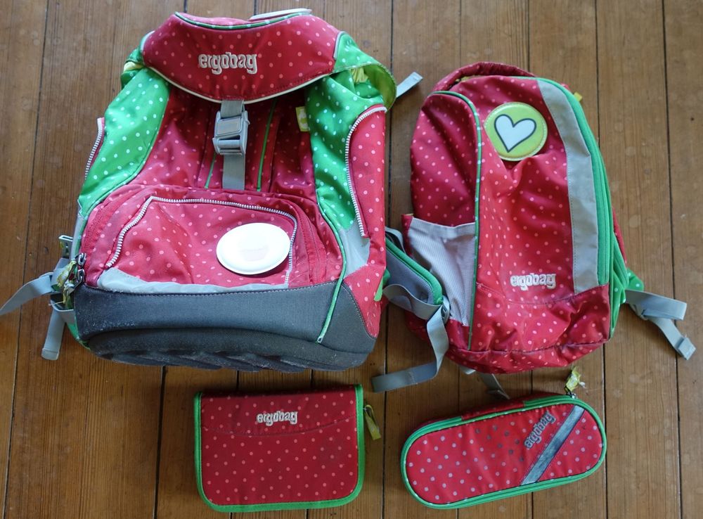 Schulthek, Rucksack, Ergobag mit Turnsack und zwei Etuis (Gebraucht) in ...