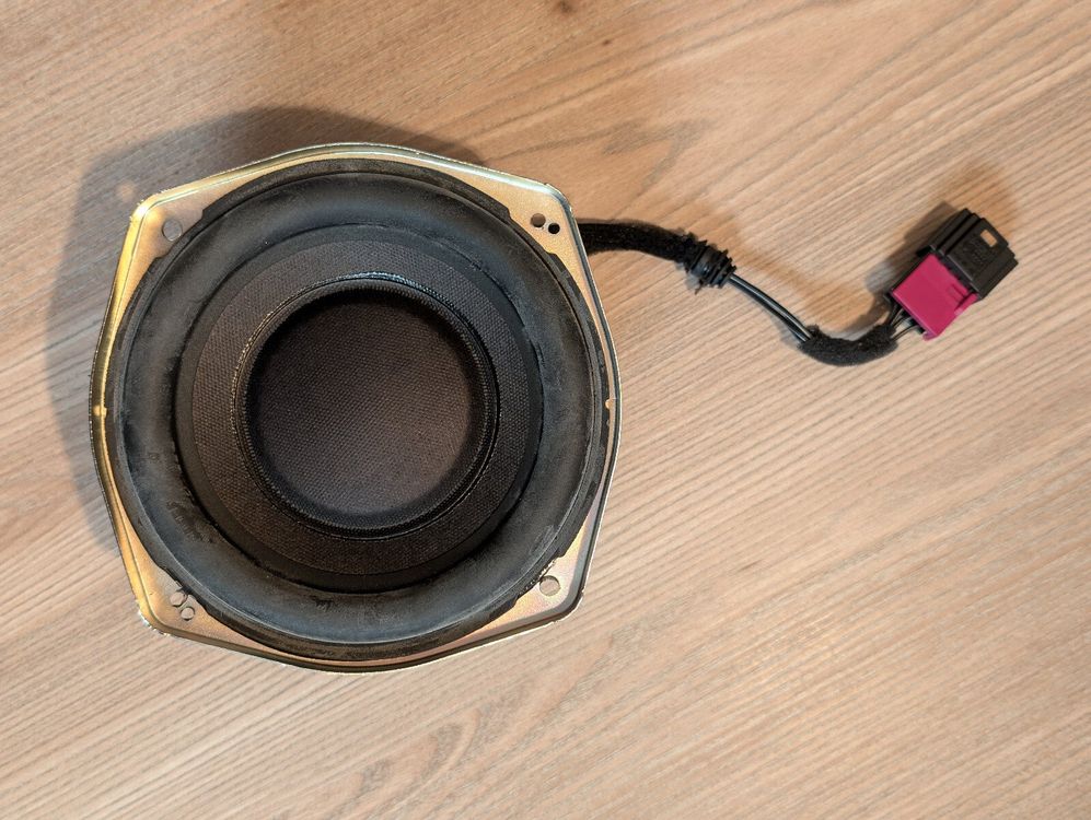 Original VW Fender Subwoofer 5G0035621 (Neuf (Voir description)) à Sion ...