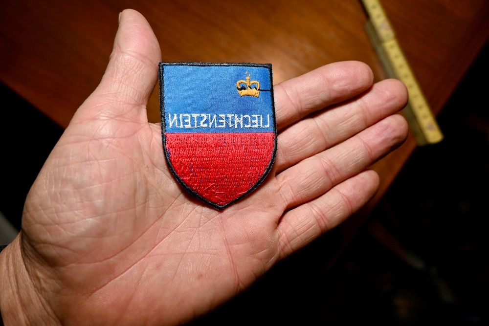 WAPPEN Liechtenstein PATCH badge AUFNÄHER (Gebraucht) in Pfaffhausen ...