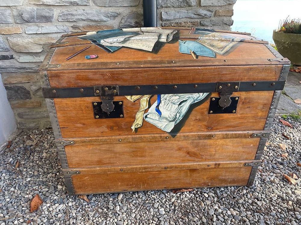 Magnifique malle en bois peinte à la main (D'occasion) à Chexbres pour CHF 650 – retrait ...