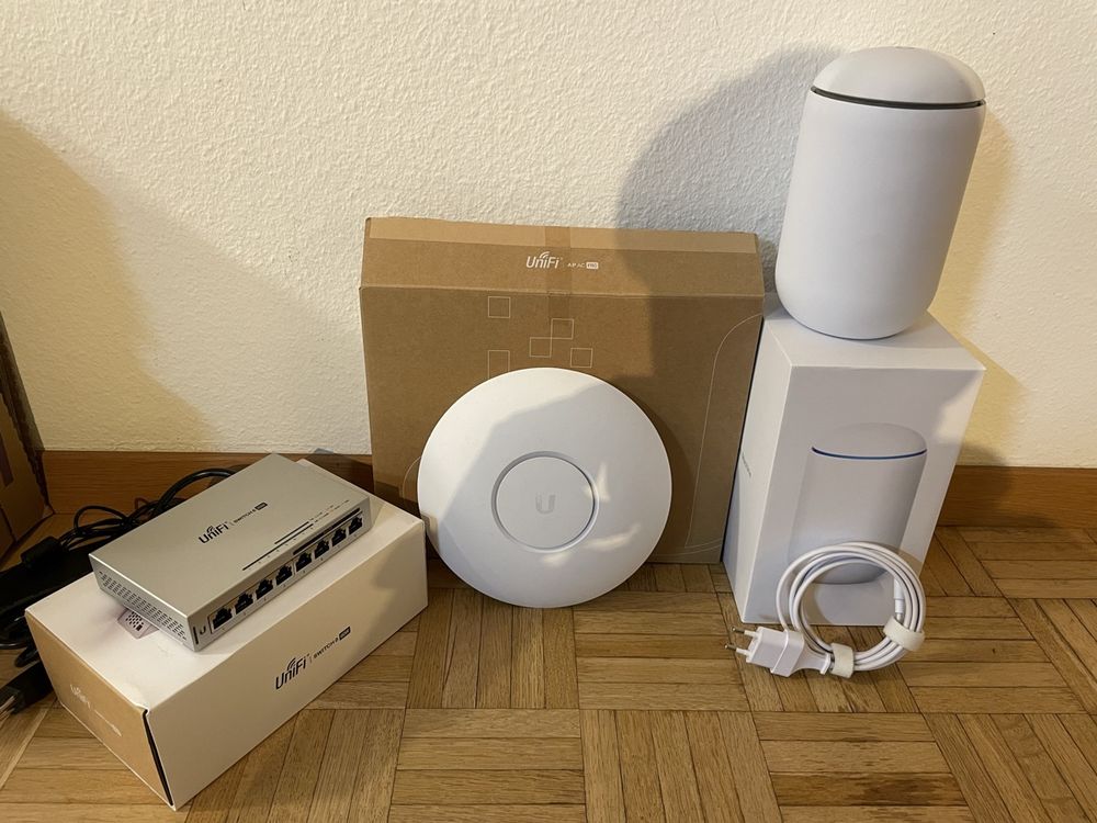 Unifi Dream Machine + UAP AC Pro Access Point + US-8-60W | Kaufen auf ...