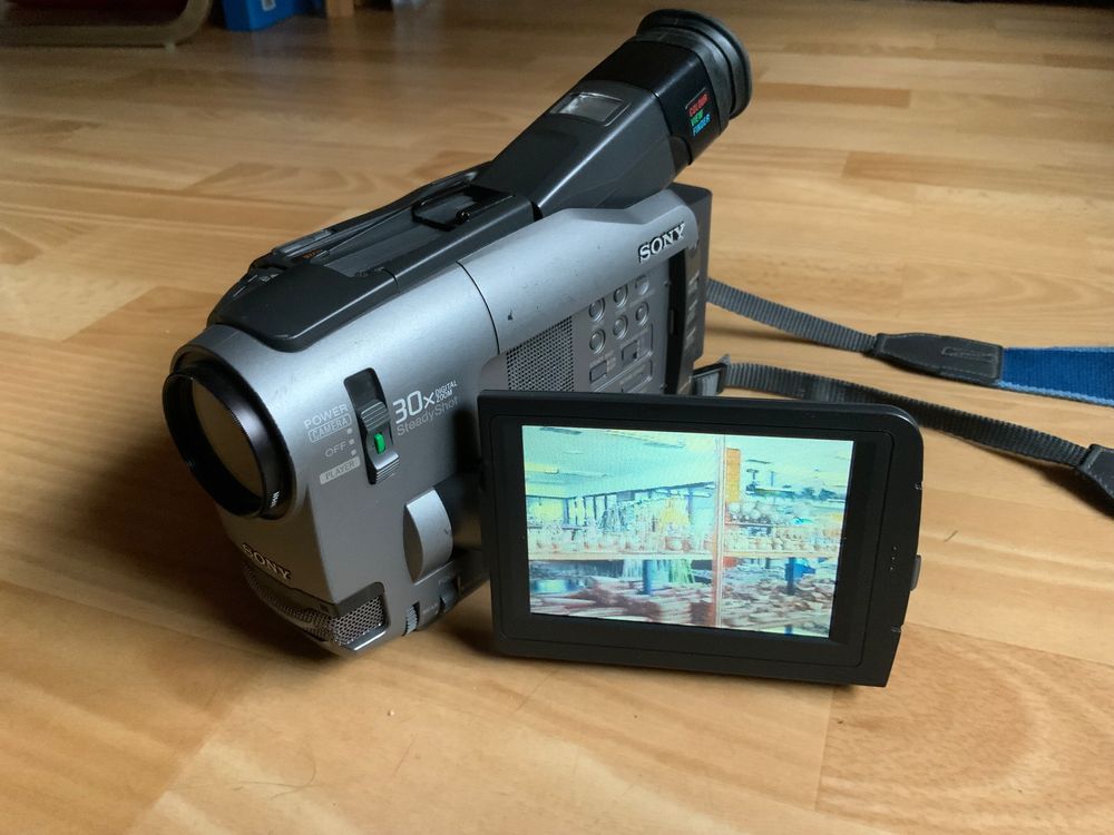 HI8 CAMCORDER von SONY mit Zubehör | Kaufen auf Ricardo