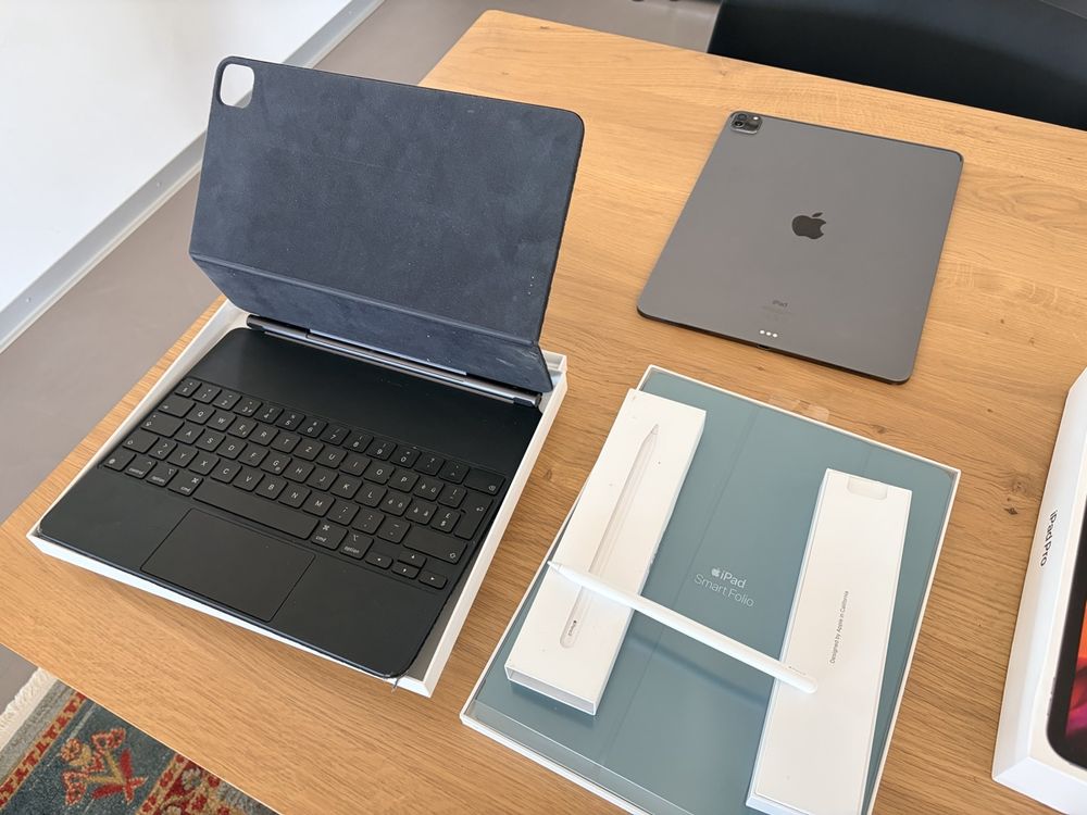 Apple iPad Pro 12.9" 256GB - Magic Keyboard Bundle (Gebraucht) in ...