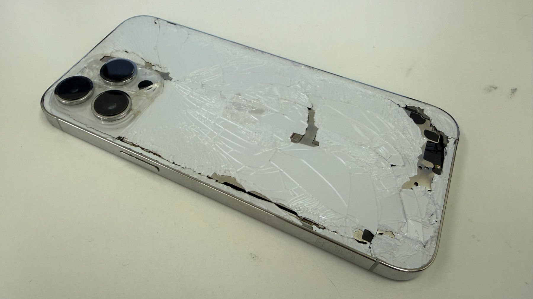 Apple iPhone 14 Pro Max, 256GB, silber, defekt (Gebraucht) in Basel für ...