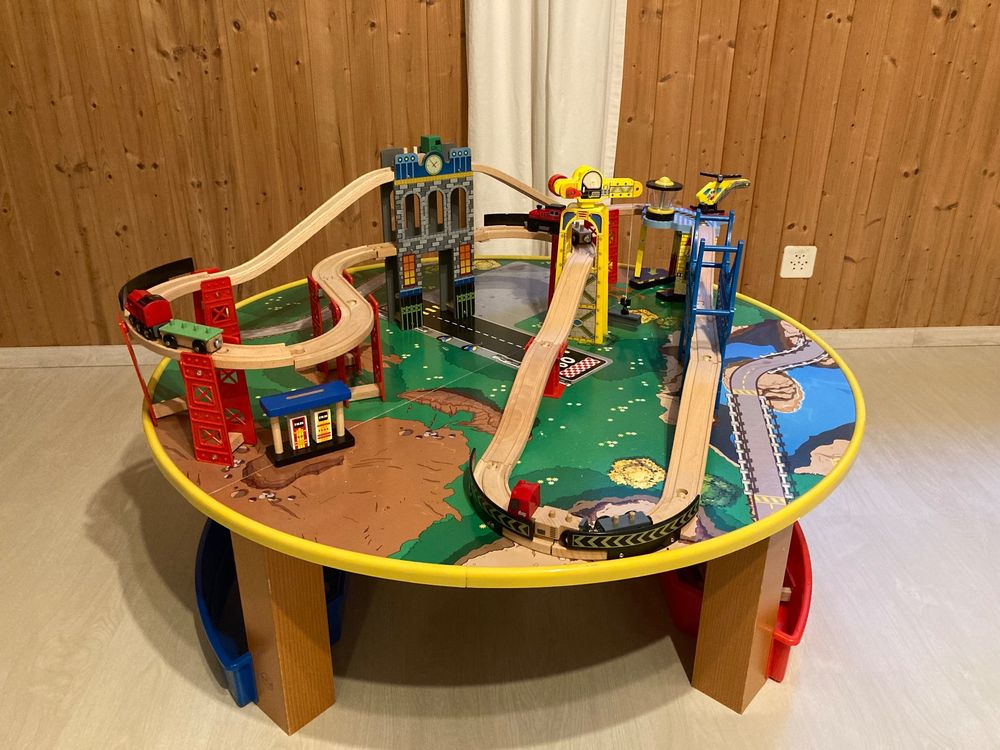 Kidkraft City Explorer Wooden Train Set & Play Table | Kaufen auf Ricardo