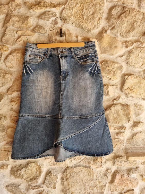 Jupe en Jeans (Neu (gemäss Beschreibung)) in Choëx für CHF 12 – mit ...