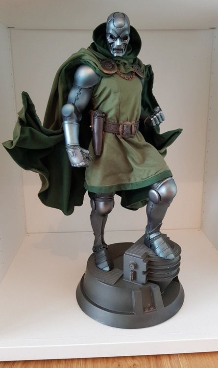 Sideshow Dr. Doom PF Statue (Neu (gemäss Beschreibung)) in Bazenheid ...