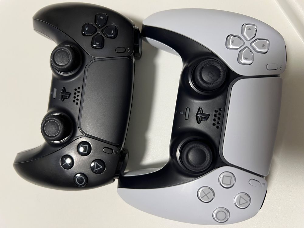 2x Original PS5 Controller (Gebraucht) in Basel für CHF 88 – mit ...