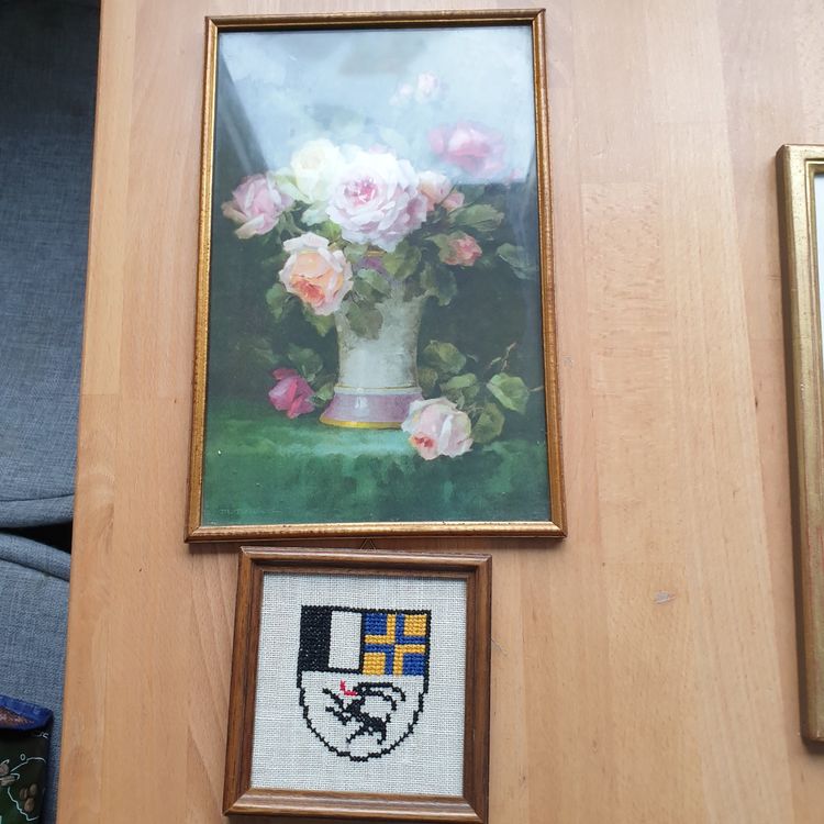 Wappen GR und 1 Blumenbild mit Rahmen (Gebraucht) in Buchs SG für CHF 1 – nur Abholung auf ...
