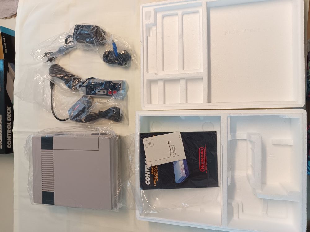 Nintendo Nes Konsole Neu + Nintendo NES Four Score+Advantage (Neu und originalverpackt) in ...