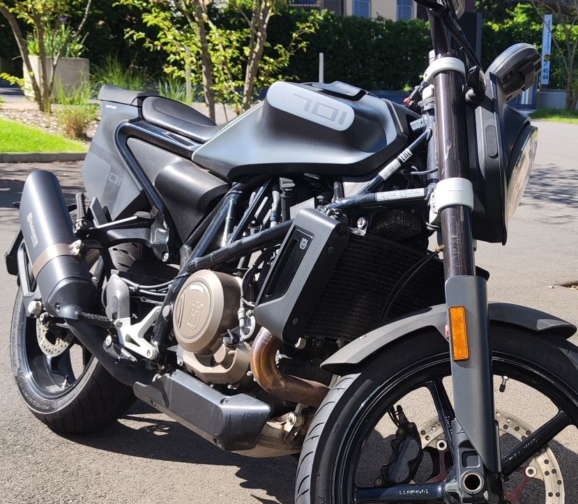 Husqvarna svartpilen 701 - Moto idéale pour l'été! (Gebraucht) in ...