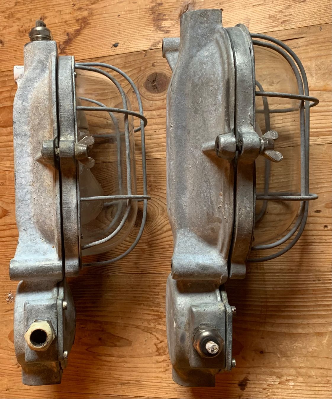 2 Stollenlampen BAG Turgi aus Bunker der CH Armee (Gebraucht) in ...