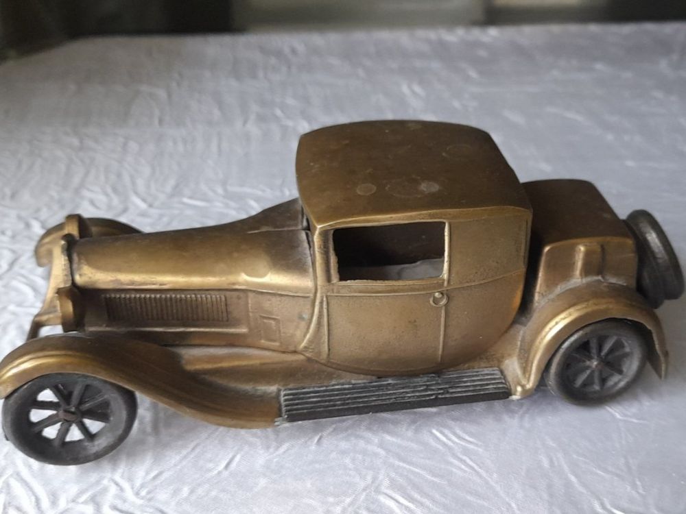 Ancienne petite voiture en laiton Bugatti tipo 44 .1928 | Kaufen auf ...