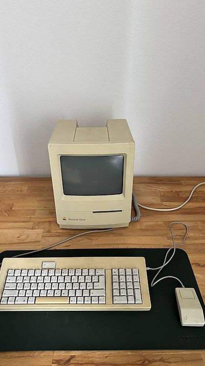 Apple Macintosh Classic (1990) - Erste Reihe, Singapur (Gebraucht) in ...