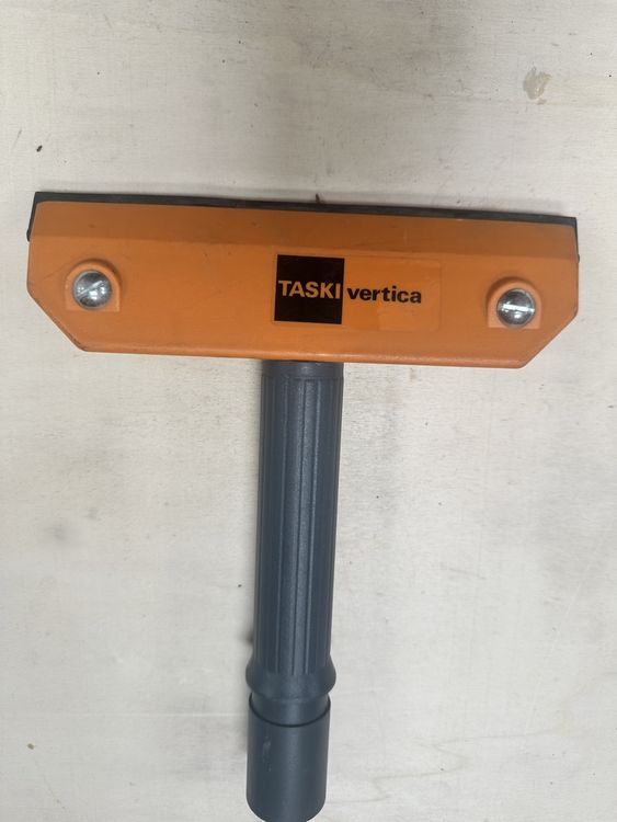TASKI vertica Düse 20 cm (Gebraucht) in Basel für CHF 50 – mit ...