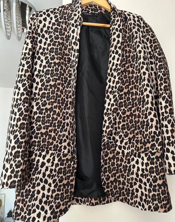 Trendiger Blazer mit Leo-Muster (Gebraucht) in Zürich für CHF 6 – mit ...