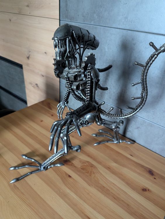 Alien Skulptur aus Metall - Upcycling Kunst Design! (Gebraucht) in Wald ...