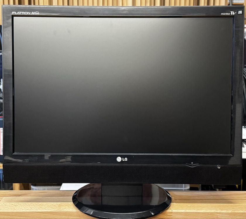 LG MONITOR/TV 24“ DVI VGA S-VIDEO SCART etc. (Gebraucht) in Gunzwil für ...