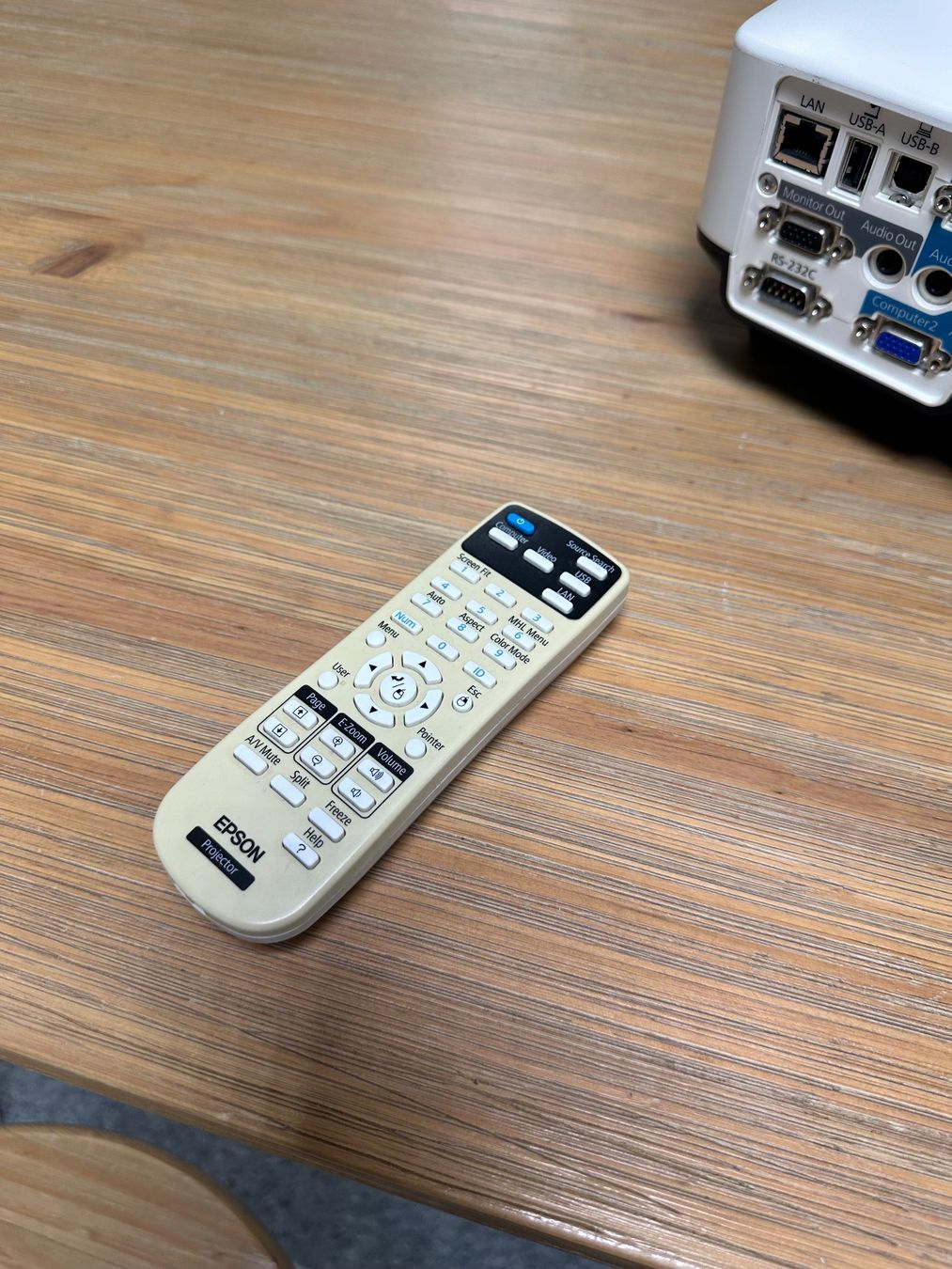 Beamer - Epson EB-1980WU (D'occasion) à Lausanne pour CHF 450 – avec ...