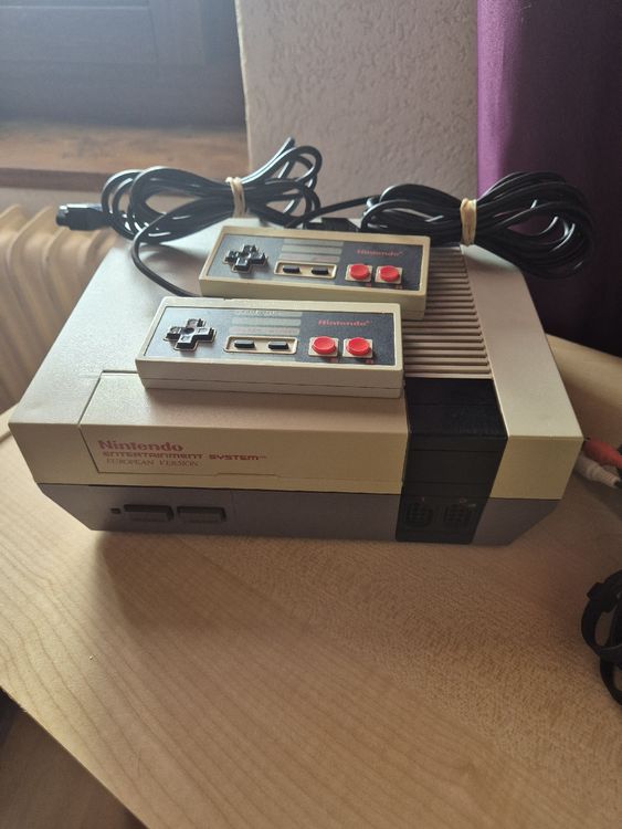 Nintendo NES Console fonctionne + 2 Manettes + Câbles + 1jeu (Gebraucht ...
