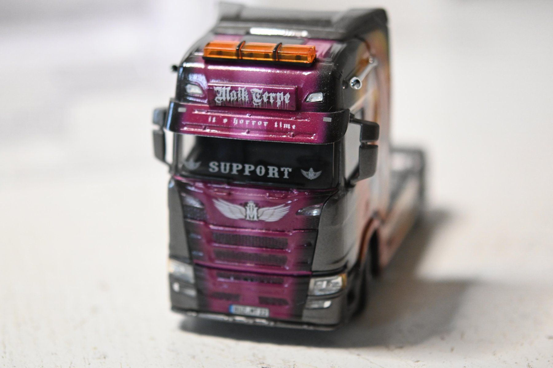 WSI Modell Scania Zugmaschine 1:50 - Old School Horror (Neu und ...
