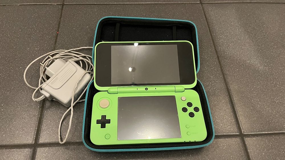 New Nintendo 2DS XL Minecraft Edition gebraucht (Gebraucht) in ...