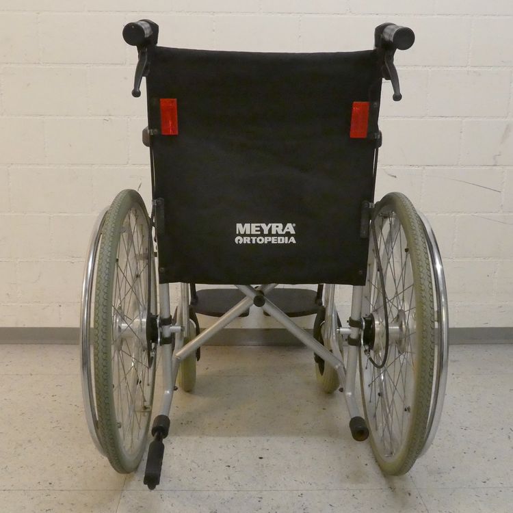 Rollstuhl Meyra, SB 43 cm, Zusatzbremsen, nur CHF 189 (Gebraucht) in Lengnau für CHF 189 – mit ...