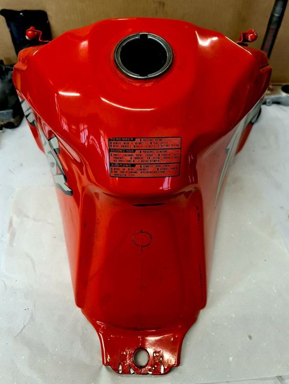 Honda Dominator RD02 NX650 Tank (Defekt) in Grabs für CHF 1 – nur ...