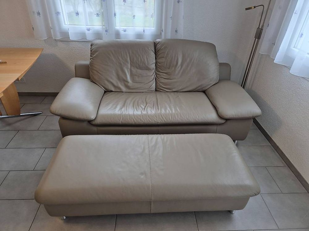 GRATIS! Leder Sofa mit Hocker und Stauraum (Gebraucht) in Altendorf für CHF 1 – nur Abholung auf ...