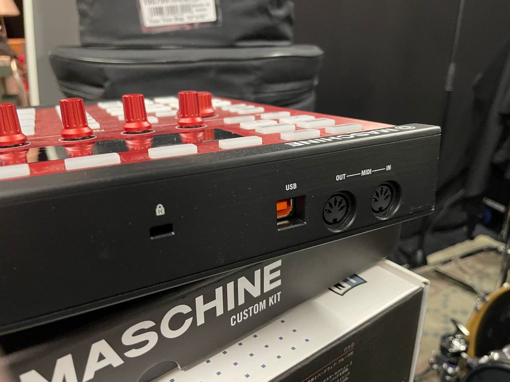 NI Maschine MK2 mit Custom Kit und UDG Bag (Gebraucht) in Rütihof für ...