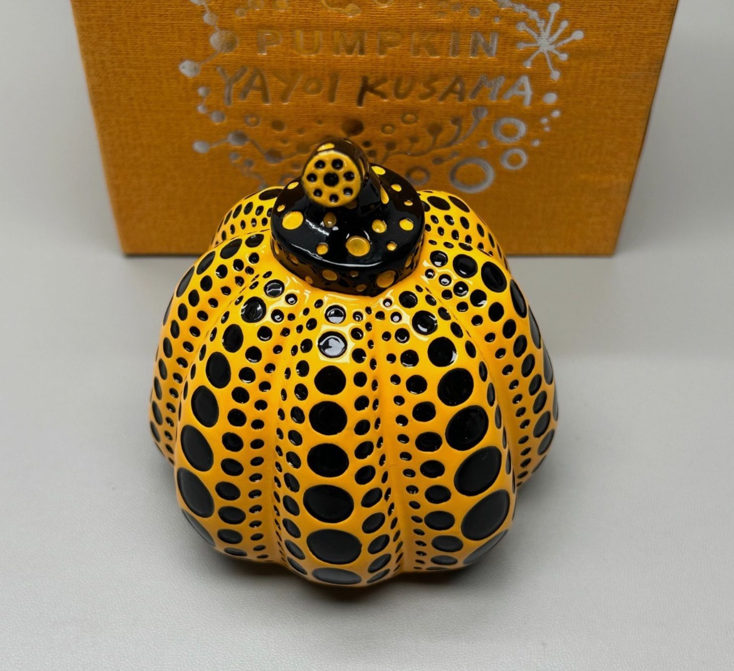 Yayoi Kusama – Yellow & Red Pumpkin, Naoshima (Set of 2) (Neu (gemäss ...