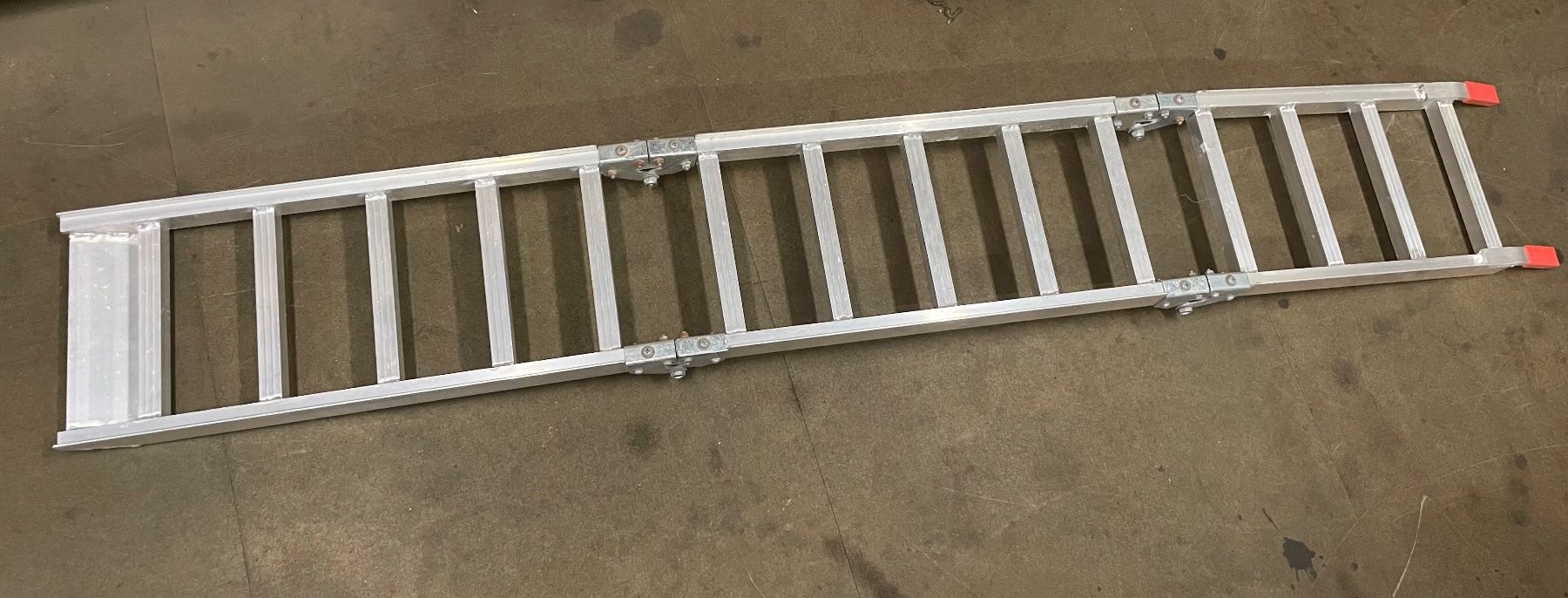 2 rampes aluminium 200 kg pliables presque neuves (Neuf (Voir ...