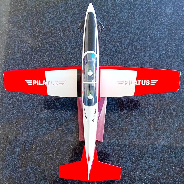 Hochwertiges Pilatus PC-7 MkII Desktop Modell 1:32 (Neu (gemäss ...