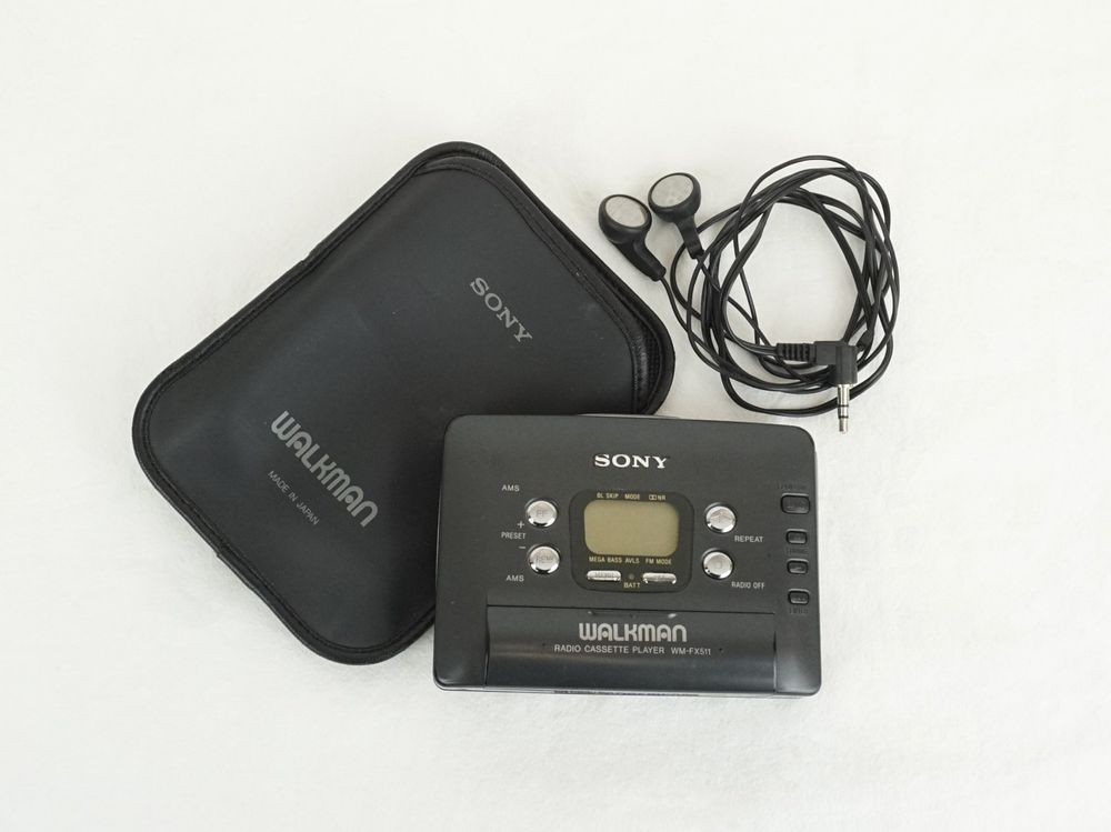 Sony Walkman WM-FX511 mit Kopfhörern (Defekt) in Pratteln für CHF 20 ...