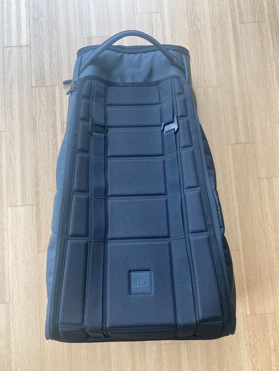 Douchebag | Db Hugger 50L Backpack Black Out | Kaufen auf Ricardo