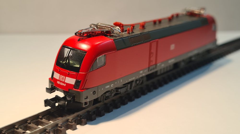 Minitrix 11124, DB BR182, "verkehrsrot", neu und digital (Neu (gemäss Beschreibung)) in Oberarth ...