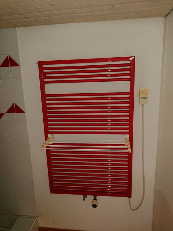 Radiator mit Handtuchauszug und elektr. Heizpatrone (Gebraucht) in ...