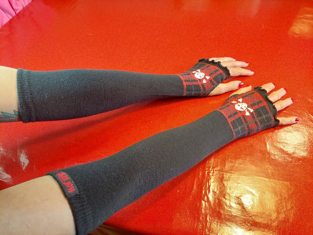 Manchettes noires à têtes de mort Hot Topic goth punk | Kaufen auf Ricardo