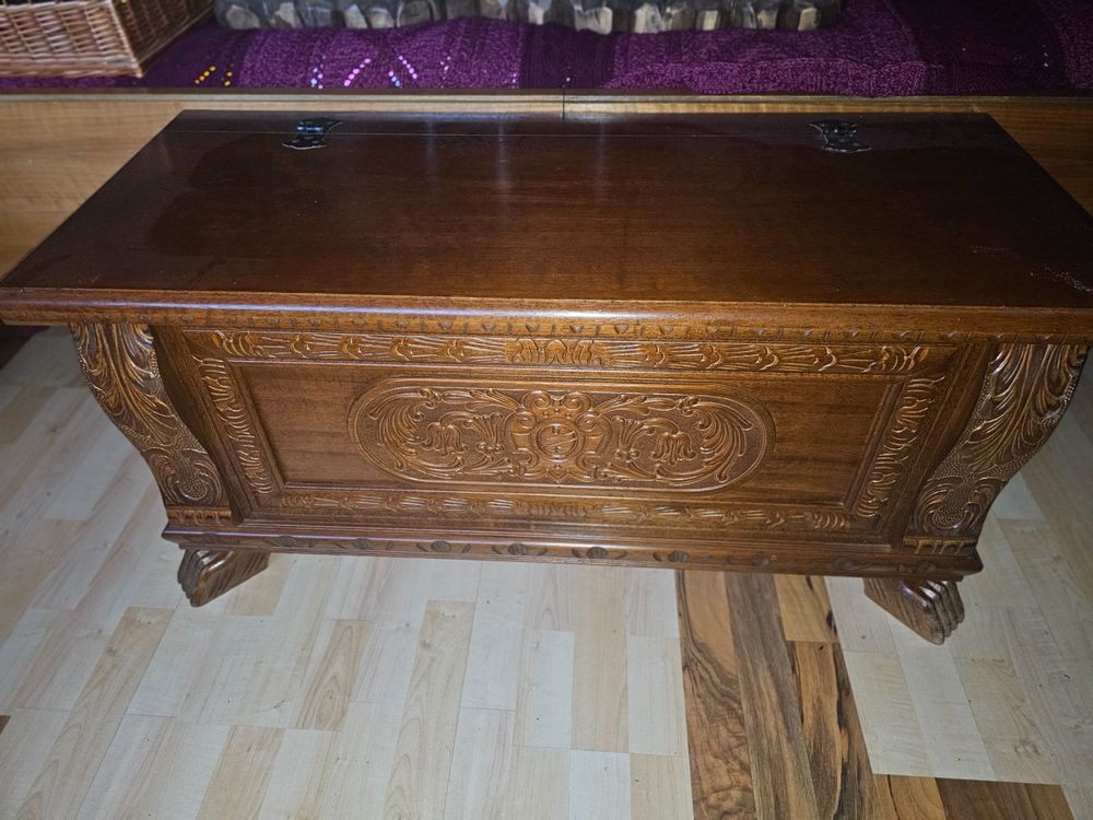 Coffre ancien en bois massif (Gebraucht) in Vétroz für CHF 52 – nur Abholung auf Ricardo kaufen