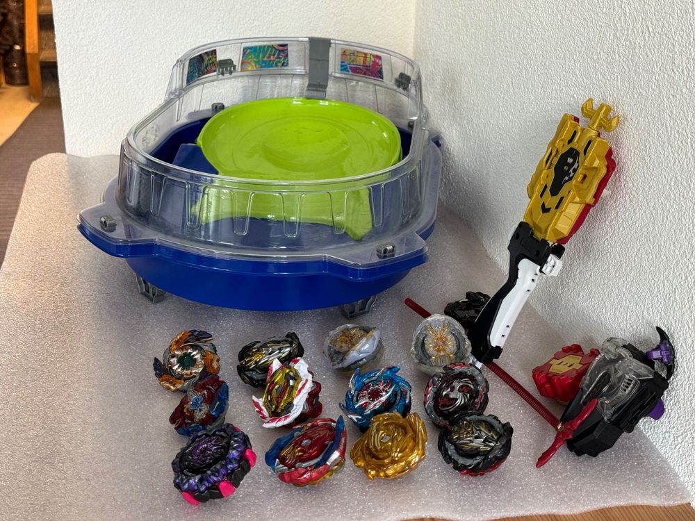 BEYBLADE Burst Rise Hypersphere Arena mit 12 Beyblases plus. | Kaufen ...
