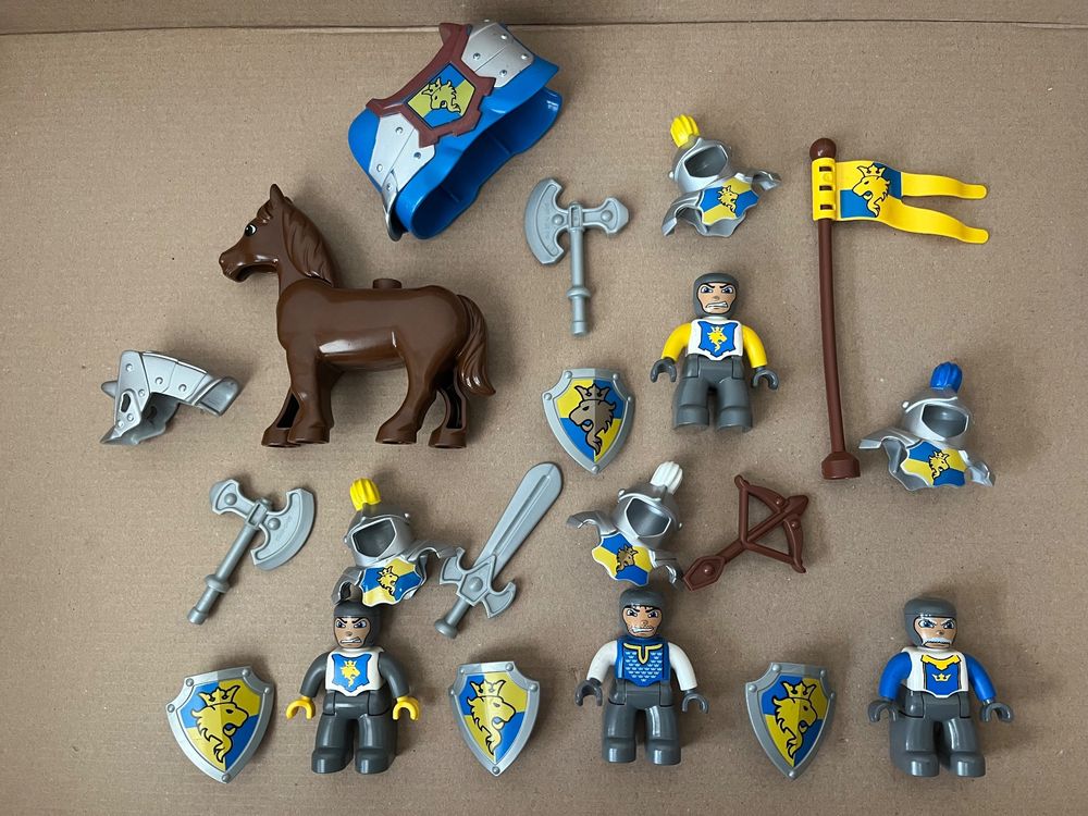 Lego Duplo Figuren Ritter gelb blau mit Pferd zur Ritterburg (Gebraucht ...