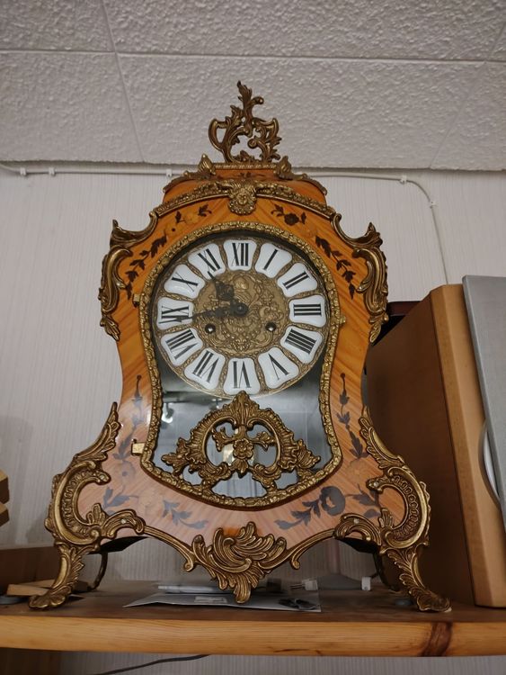 Antike Kaminuhr mit Intarsien (Gebraucht) in Wil SG für CHF 2390 – nur Abholung auf Ricardo kaufen