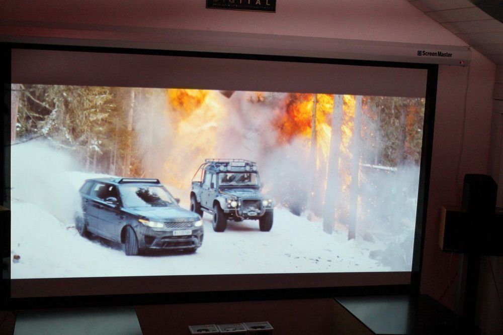 PANASONIC PT-AT5000E, FullHD/3D 350 Std. (Gebraucht) in Safenwil für ...