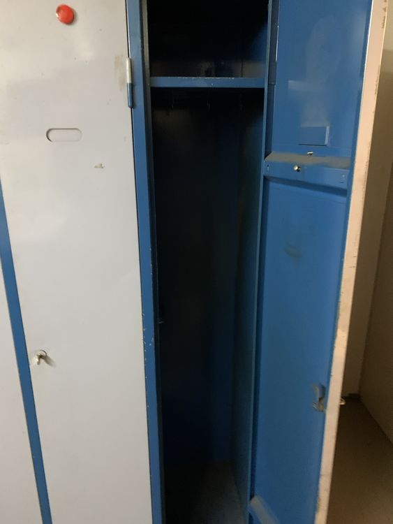 4er Garderobe Spind blau/weiss Umkleideschrank Vintage (Gebraucht) in ...
