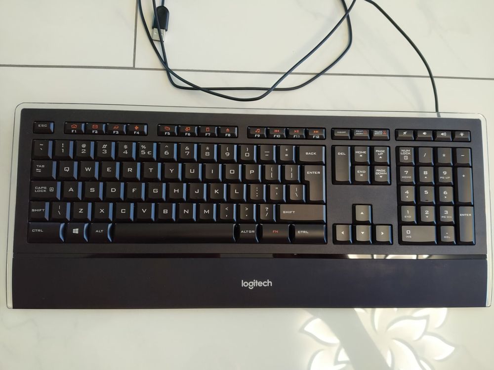 LOGITECH K740 (amerikanisches Layout) Illuminated Tastatur | Kaufen auf Ricardo