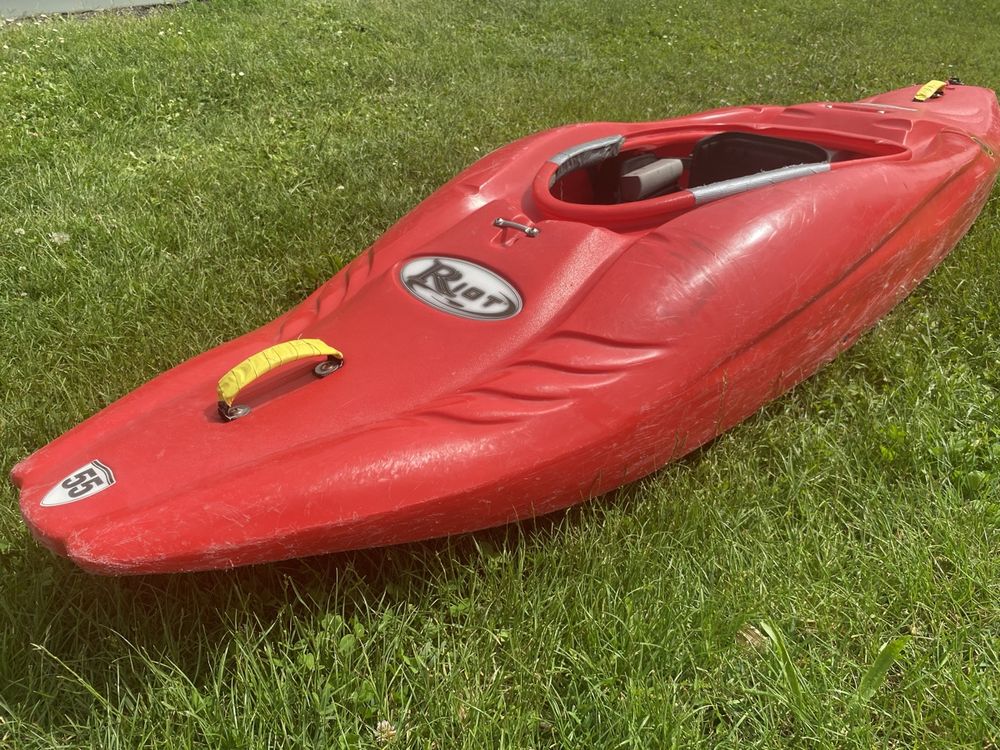 Wildwasser Kajak: Riot Booster 55 | Kaufen auf Ricardo