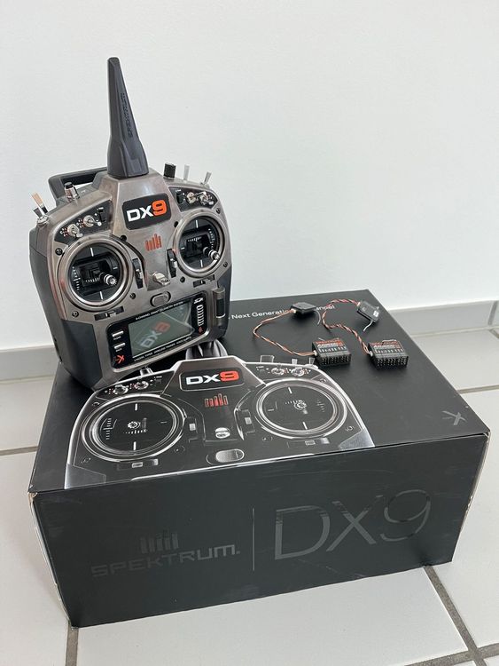 Spektrum DX9 9-Kanal Sender inkl. zwei 8-Kanal Empfänger (Gebraucht) in ...