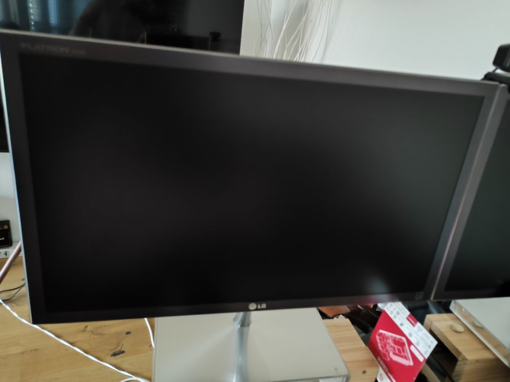LG flatron e2290 full hd + netzeil (Gebraucht) in Mülligen für CHF 19 ...